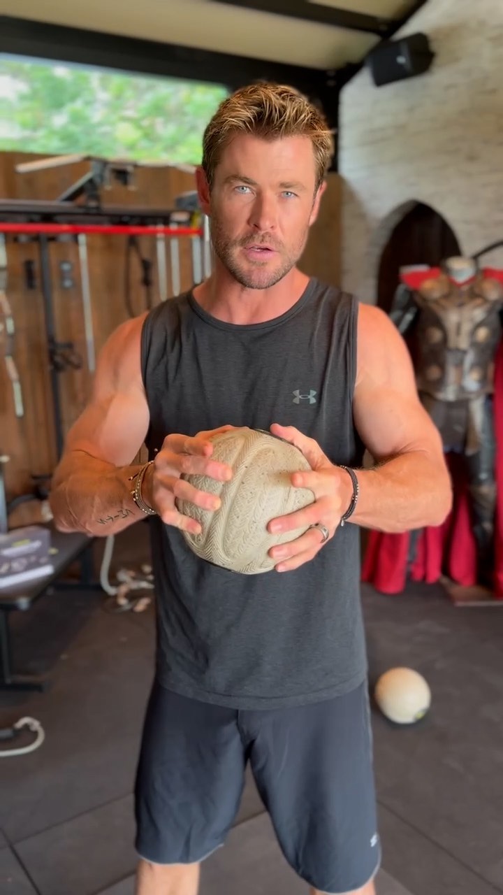 Chris Hemsworth Instagram | ThePlace-2.com