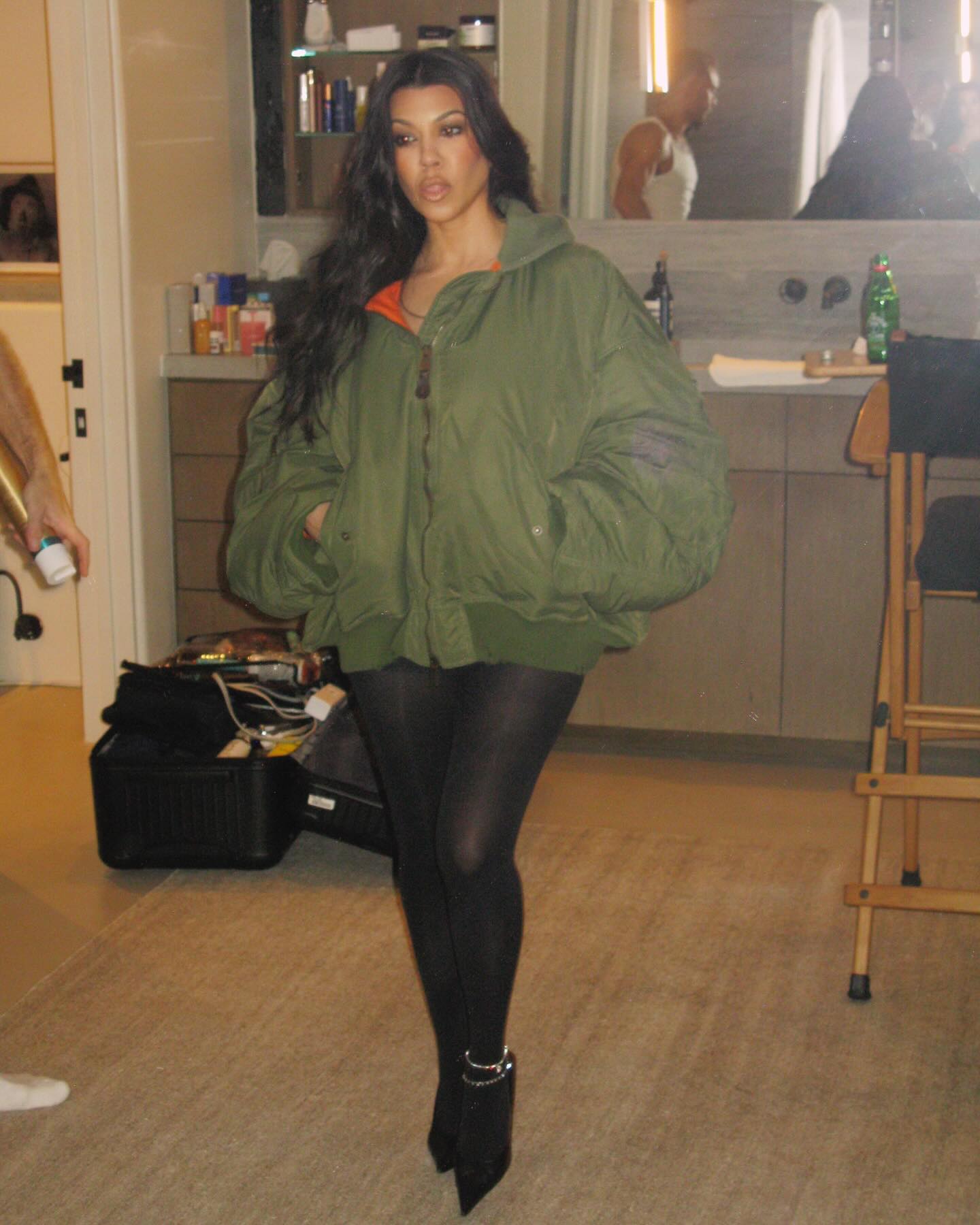 Kourtney Kardashian Instagram | ThePlace-2.com