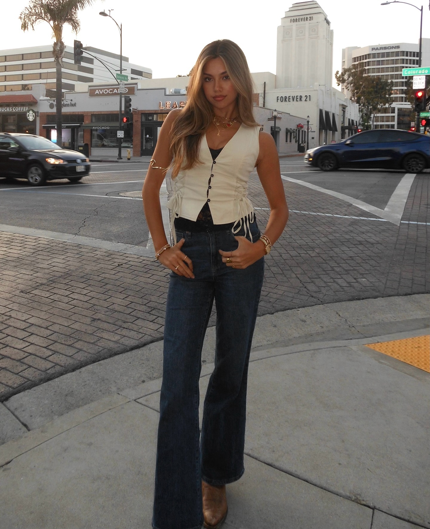 Lindsay Rienstra Instagram | ThePlace-2.com